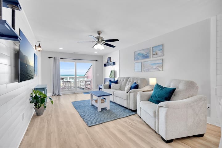 Ocean Breeze | Beach + Lake Views, Sleeps 5! - Carolina Beach, NC