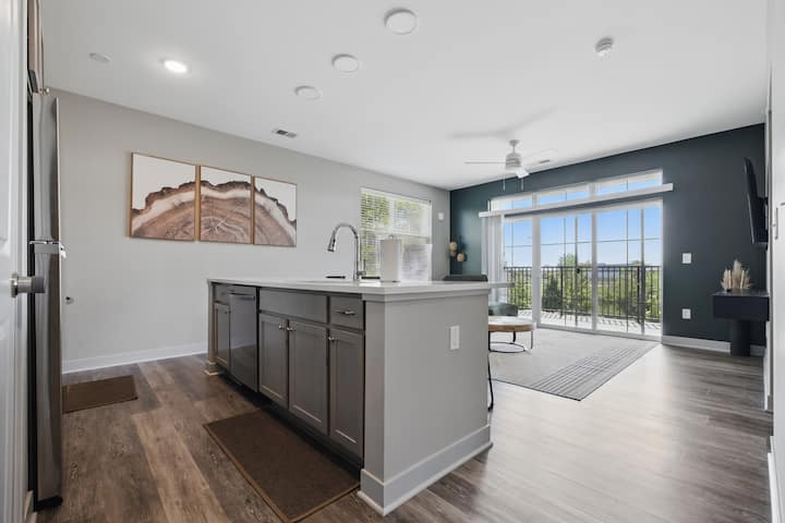 Irie Living, Renew Kg 2bd+gym+pool, Brand New! - Traders Point, IN