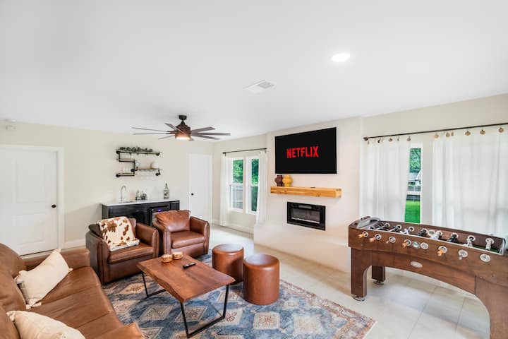 Arlington Game Day Base | Bbq Patio & Giant Yard! - Arlington