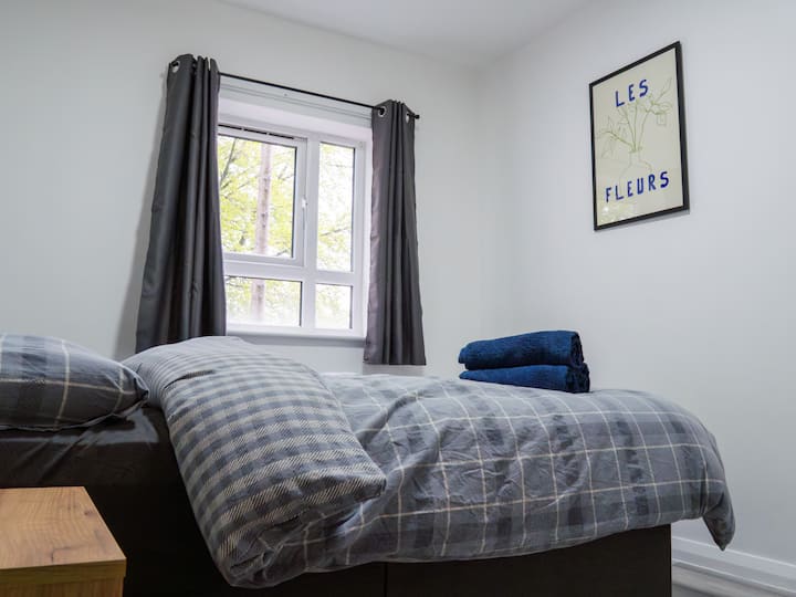 Stunning Modern 2 Bed Flat, /W Parking, Near Town - Manchester