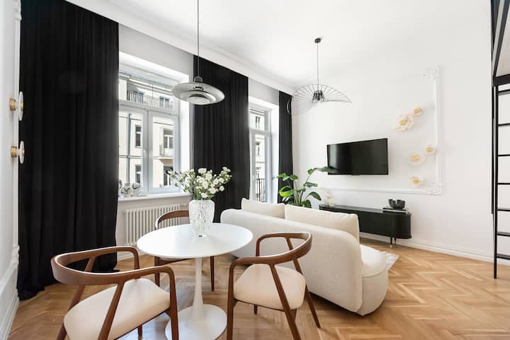Wilcza Apartment With Mezzanine - Warschau