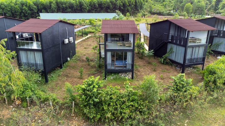 Family Bungalow By The Lake - Vietnam