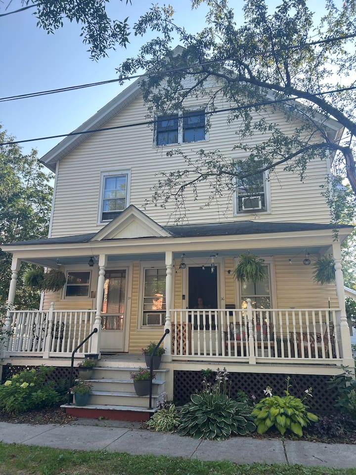 Charming Burlington Retreat! - 伯靈頓