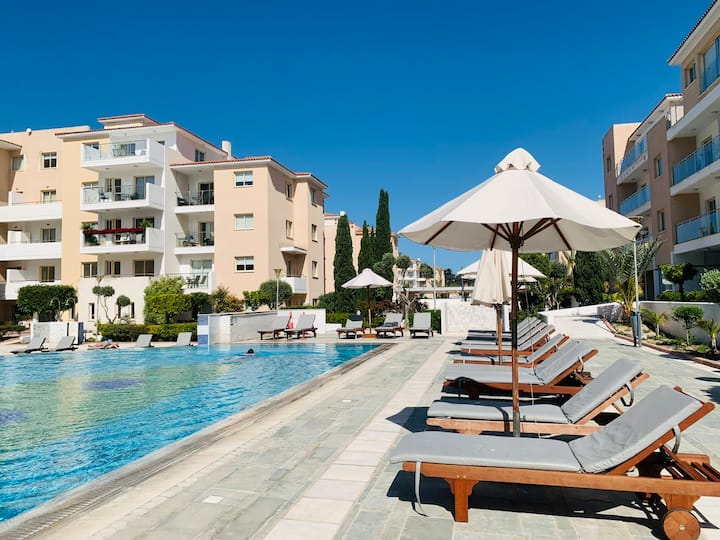 Elysia Park 7 -Luxury 2-br Apt W/heated Pool, Gym - Pafos