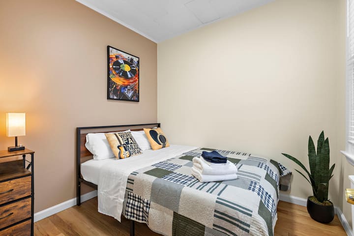 Music-themed 2br Apartment/few Minwalk To Path/nyc - Hoboken, NJ