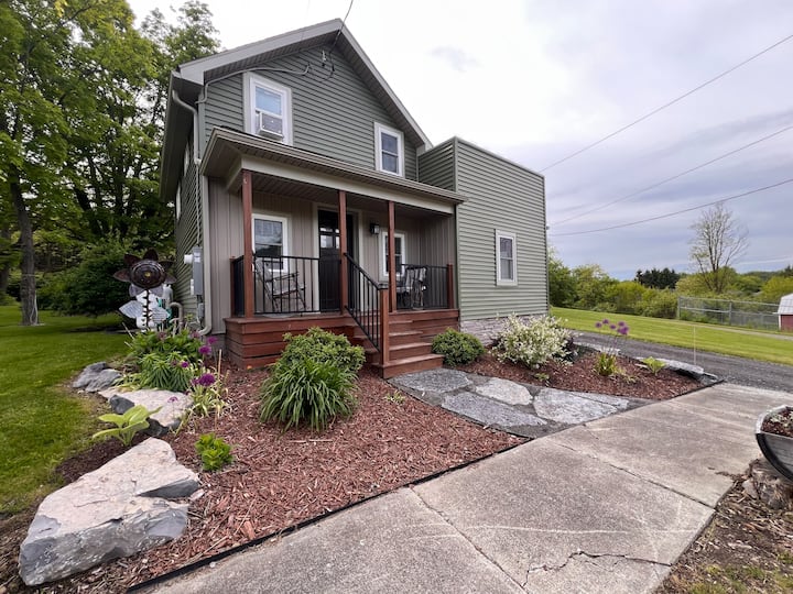 The Lodi Lounge-an Outdoorsy Dream - Seneca lake, Himrod