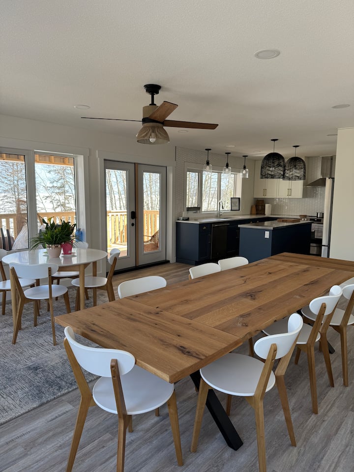 Room #2 Life's A Beach Retreat - Lac la Biche