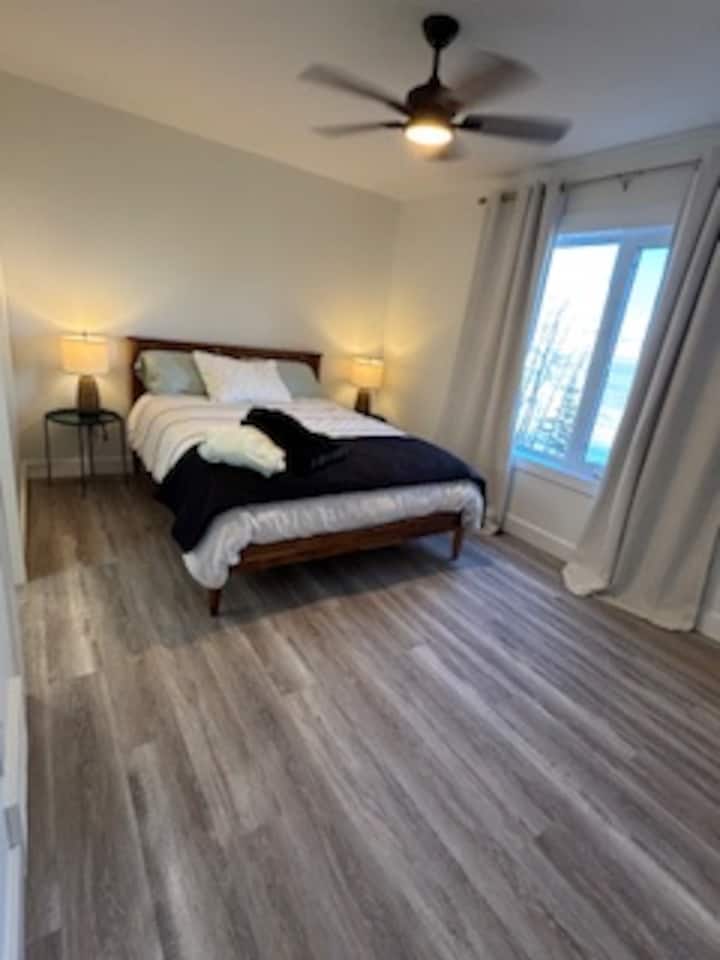 Room #6 Life's A Beach Retreat - Lac la Biche