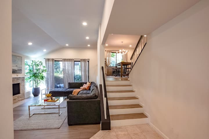 Home Cinema, Pool Table & Topanga Retreat! - Calabasas, CA