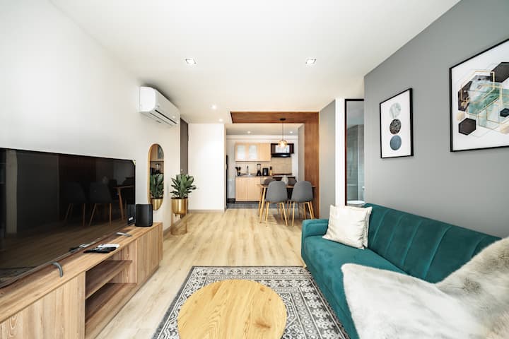 Modern Bright Escape In Poblado / Pool & Gym - 