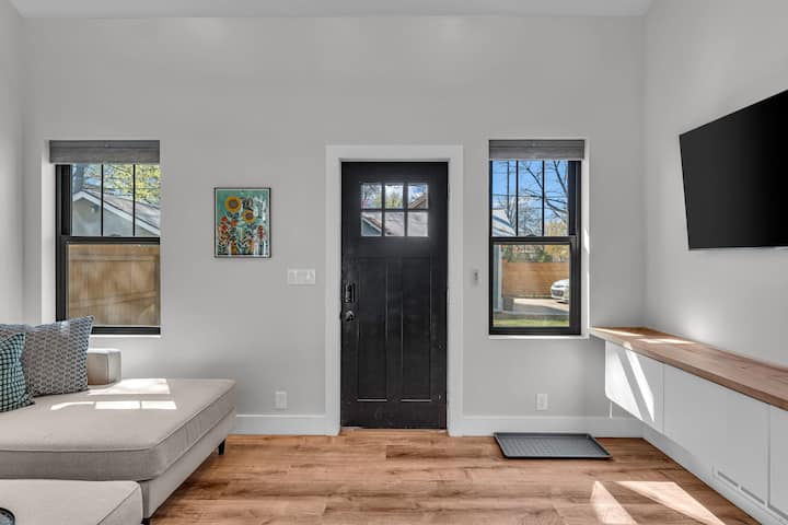 Barker Loft - Lawrence 1 Bedroom Escape - Lawrence, KS