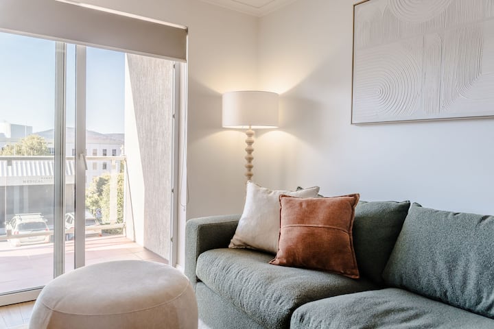 Chic & Central - Battery Point Apartment & Carpark - Hobart