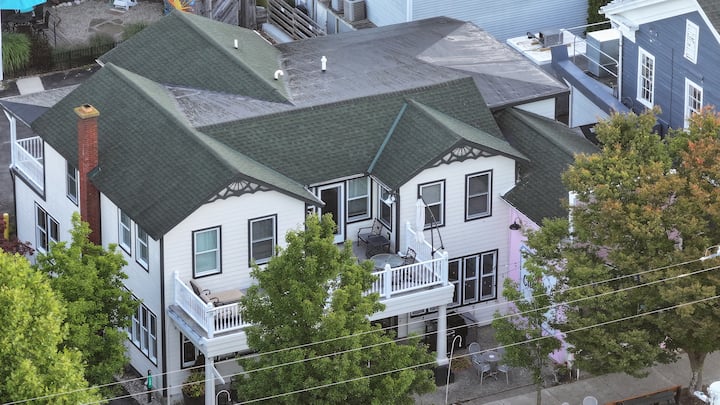 The Loft, Remodeled, Spacious, And Beautiful! - Saugatuck, MI