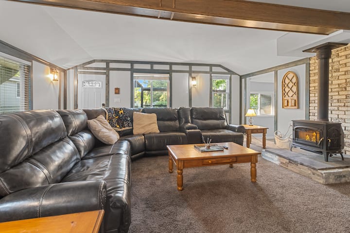 Historic Lake Geneva Outpost Speakeasy House - Lake Geneva