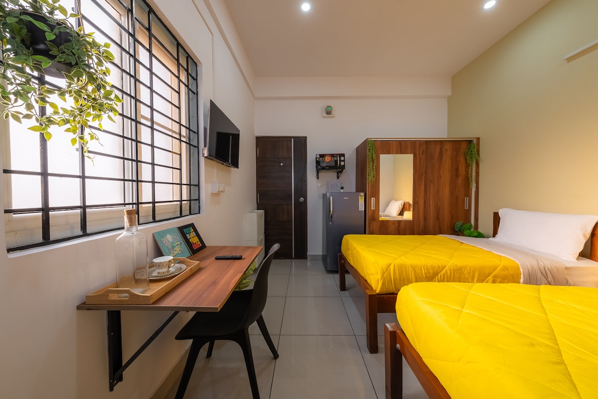 HW 17th Main Couple Friendly Room In HSR-4 - Hotels for Rent in ...