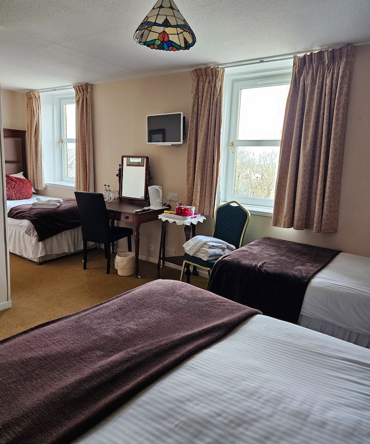Station Hotel-quadruple Room - Cullen