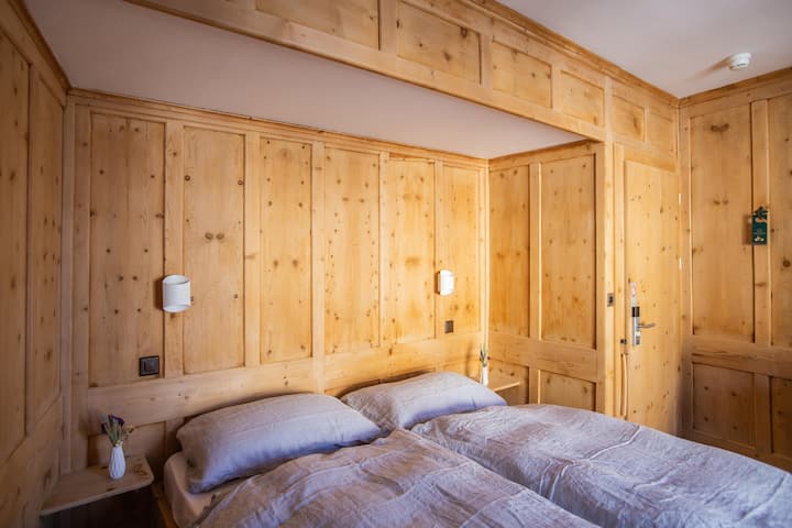 Hotel ÜJa Scuol - Double Room With Balcony - Scuol