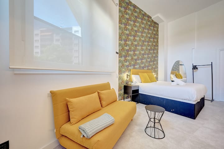 La Colmena A By Clabao - Pamplona