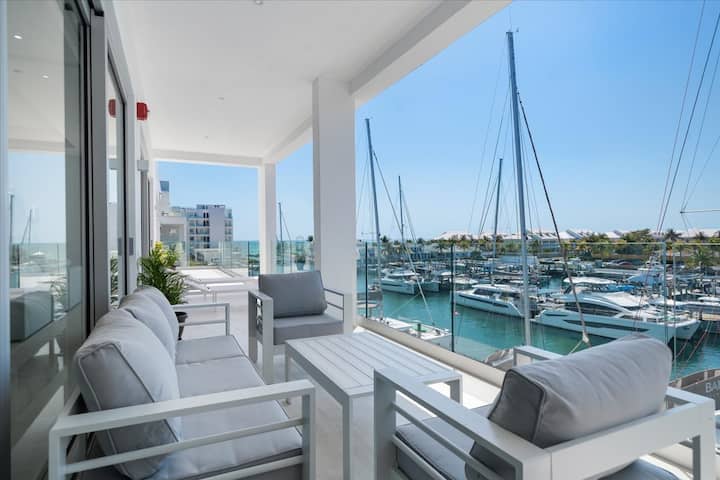 3br Marina Penthouse W/ Balcony + Beach Access - The Bahamas