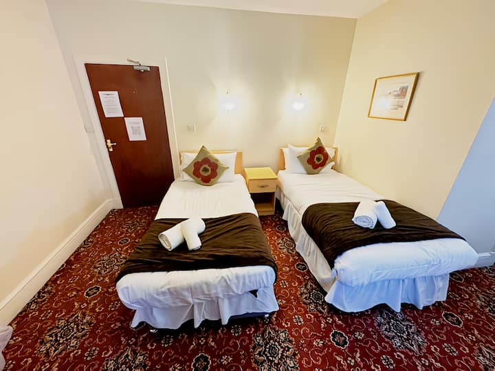Station Hotel-quadruple Room - Cullen