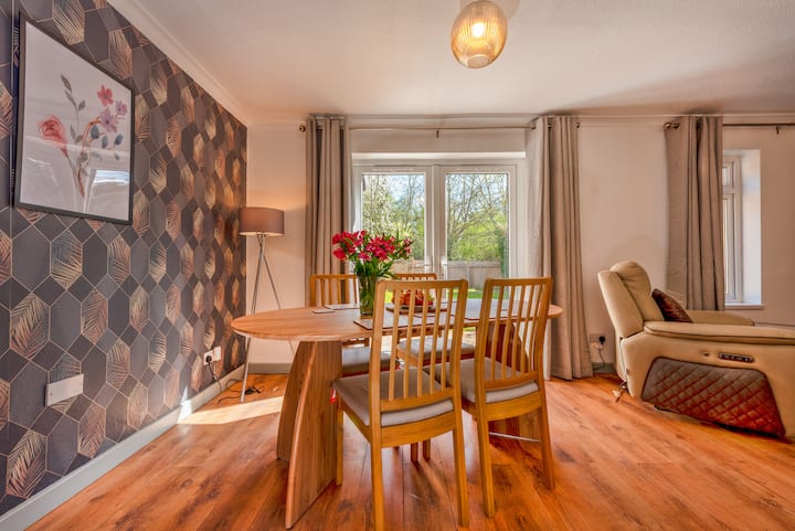 Gateway To The Shropshire Hills & West Midlands - 텔퍼드