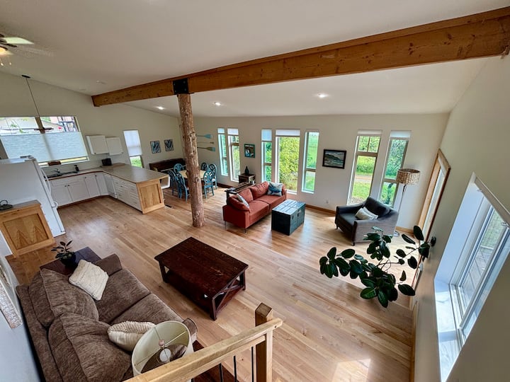 Comox Cottage By The Sea - Comox