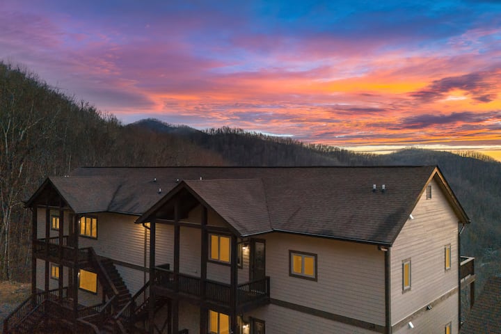 4-unit Mountain Retreat | 8br, Views, Near Smokies - Sylva