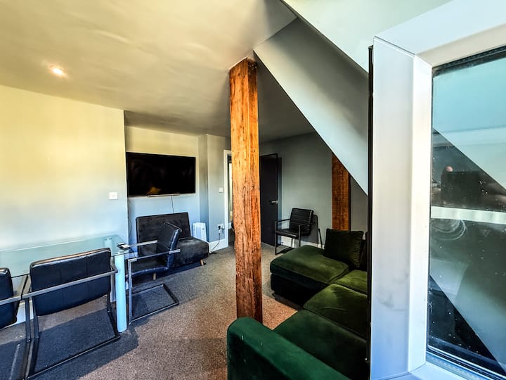 Stylish Urban Getaway In City Centre - Sleeps 7 - Newcastle upon Tyne