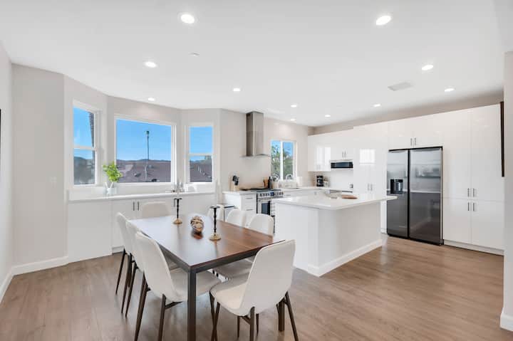 Cozy & Spacious 4br Townhome - Centrally Located! - Thousand Oaks, CA