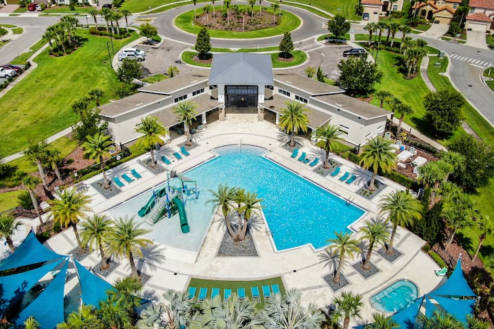 The 100-step Resort Haven 8 Bed/6 Bath Near Disney - Kissimmee, FL