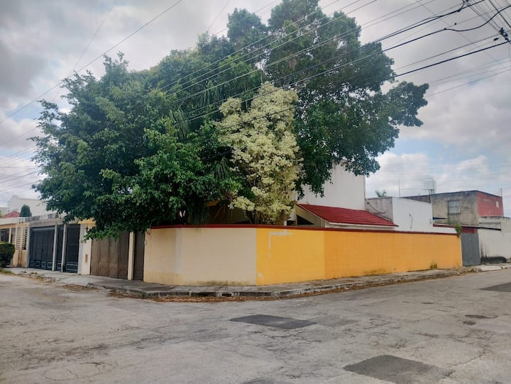 Residencia Siete Camas Matrimoniales Piscina Y Bar - Mérida