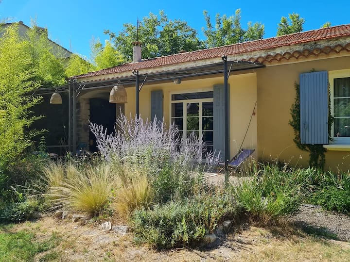 Charmante Maison De Vacances Avec Piscine - Le Thor