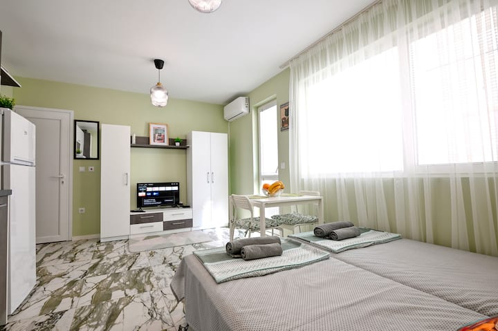 1 Br Mint Funny Condo/ Free Parking - Varna