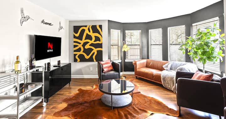 Luxe Uptown 2br 2ba + King Bed & Free Parking - Charlotte