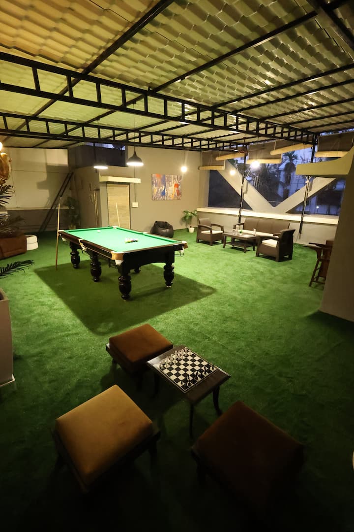 Pool Table + Rooftop Fun | Your 5br Family Escape - Mumbai