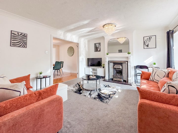 Perfect House For Families, Relocation, Golf Trip - Leeds