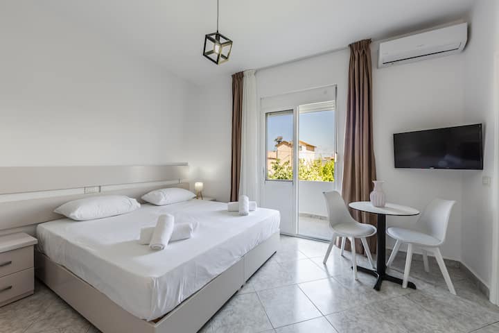 Peaceful Studio With Views | Golem - Golem