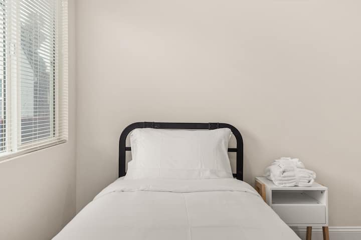 Bright & Chic Spot Close To Ucla - Los Angeles, CA