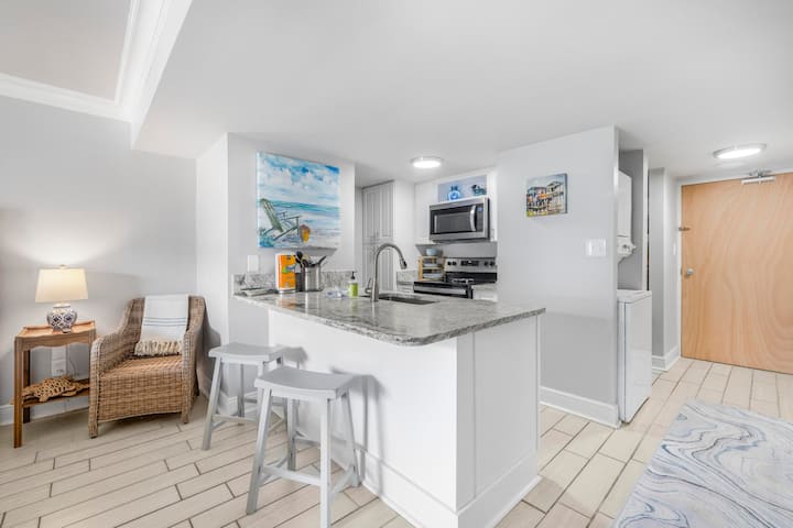 Sugar Cube-beachfront & 3 Pools - Adventure Island, Orange Beach