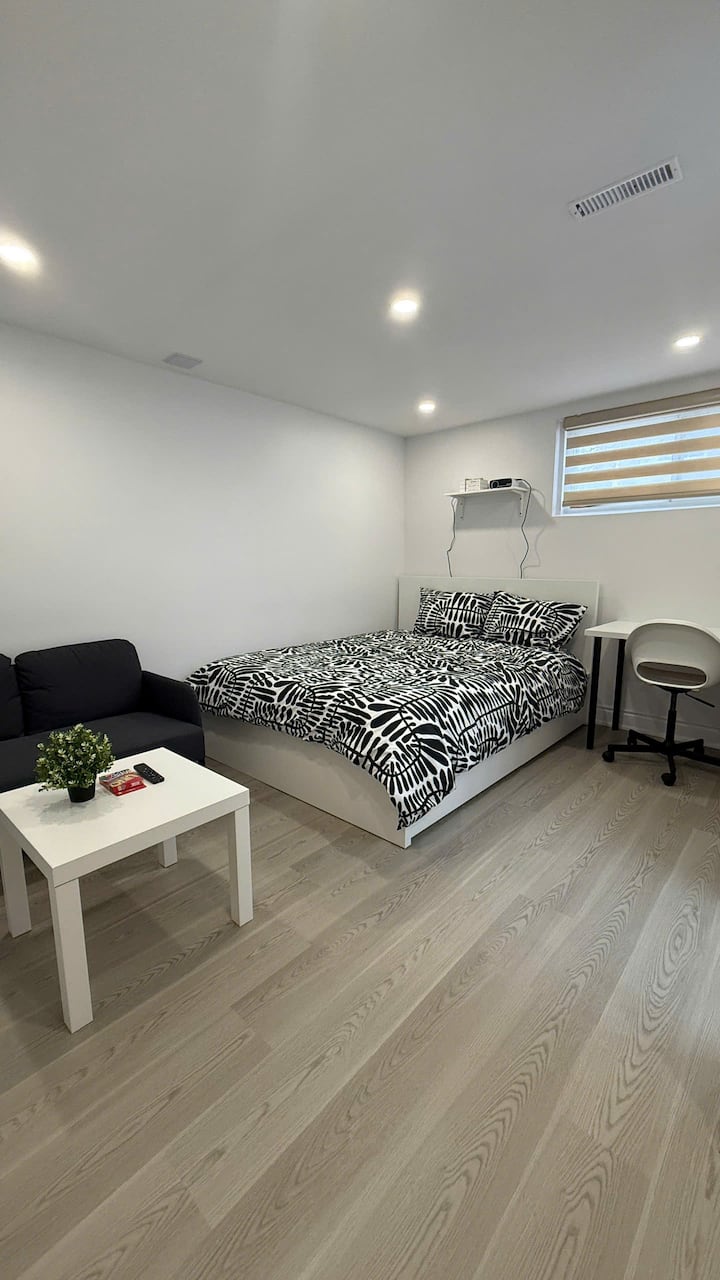 Queen Room + Private Bath In Toronto - Toronto