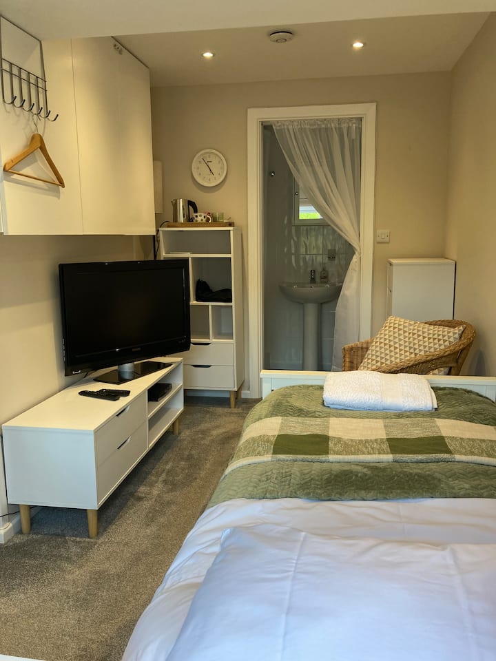 Self Contained En-suite Room With Free Parking - Stratford-upon-Avon