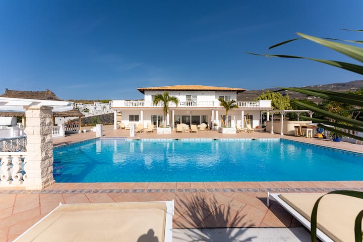 Private Luxury Villa With Jacuzzi, Beach Bar, Pool - Tenerife