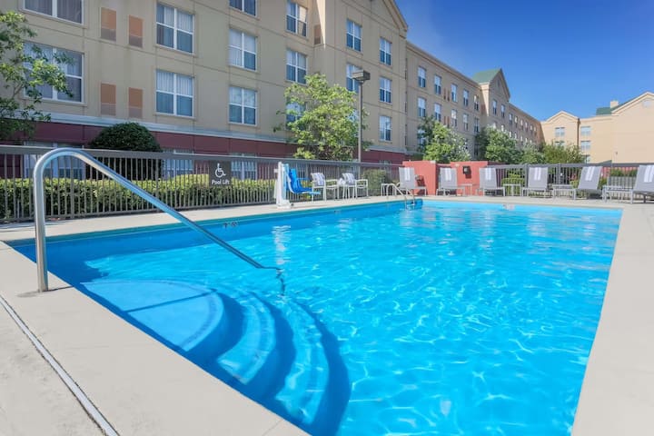 Launchpad To Memphis: Studio W/breakfast, Pool&gym - Germantown, TN