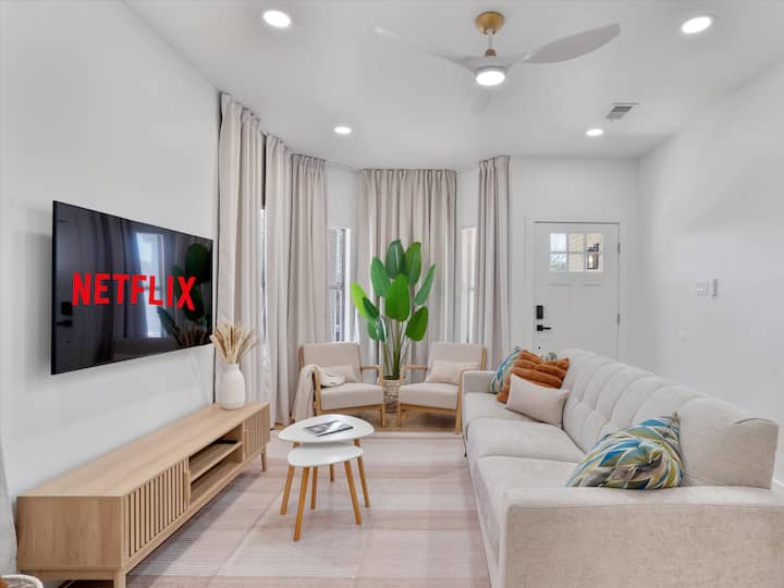 Near Downtown & Ut | Ev Charger | Modern Stay - Austin