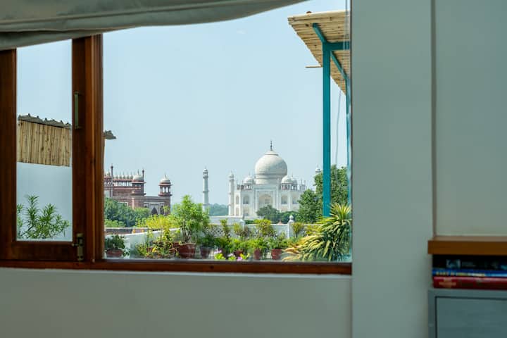 A/c Honeymoon Suite With Jacuzzi & Taj View - Agra