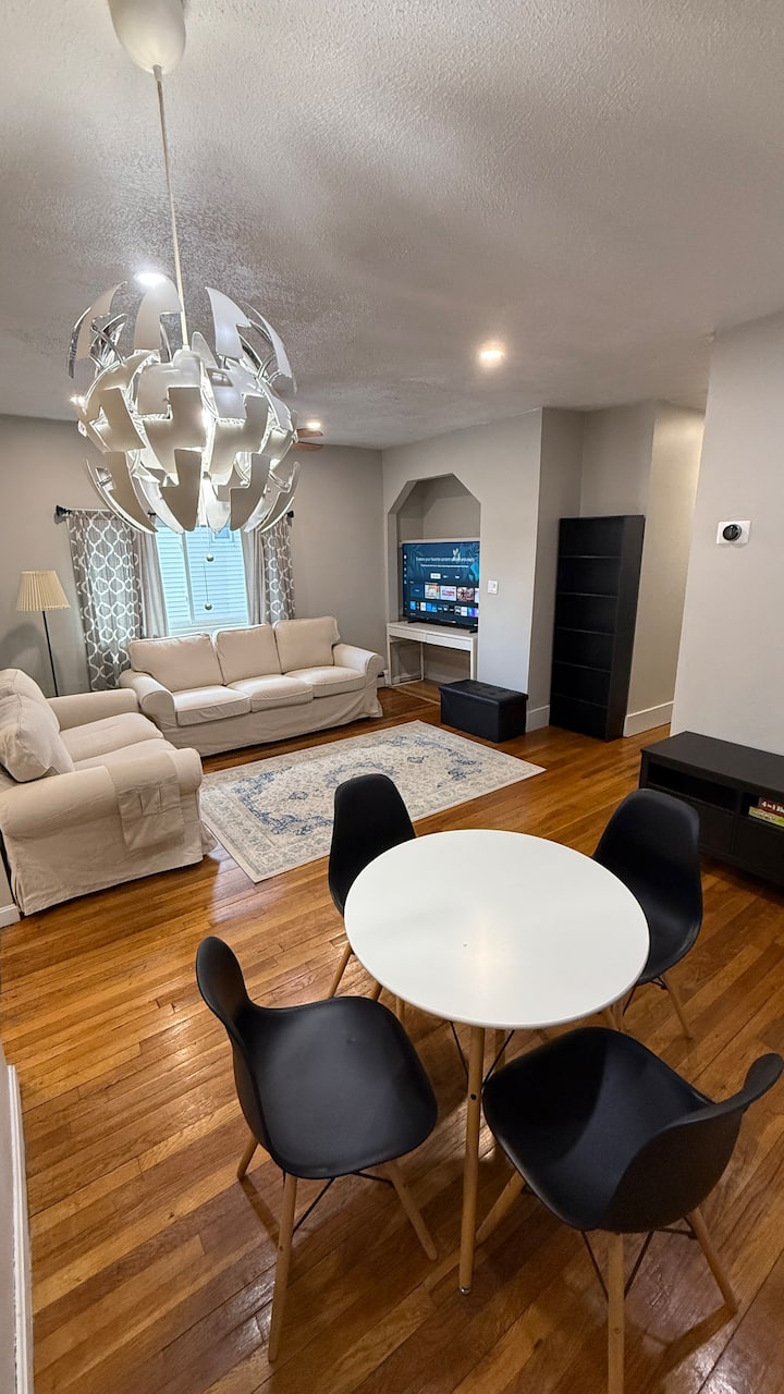 Cozy 2 Bedroom Spacious Apartment With Freeparking - Malden, MA