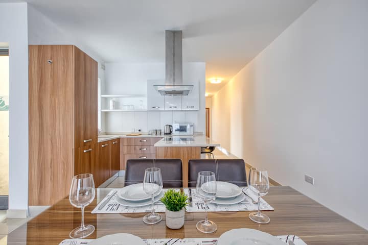 Spacious 2bd Penthouse In The Heart Of Sliema - Malte