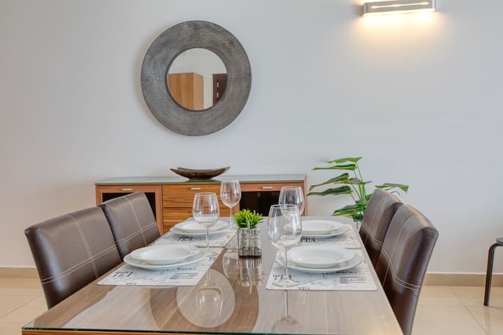 Stylish Balluta Bay Scape, 3bd Apartment - Malta