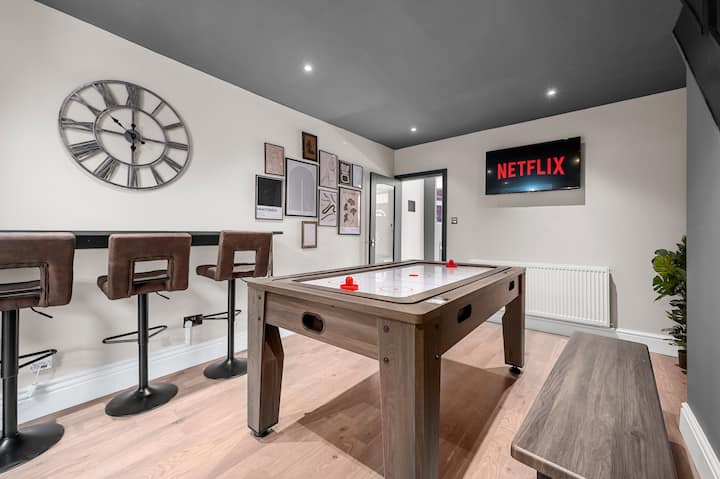 Stunning Bolton Abode – Pool Table & Free Parking - Bolton