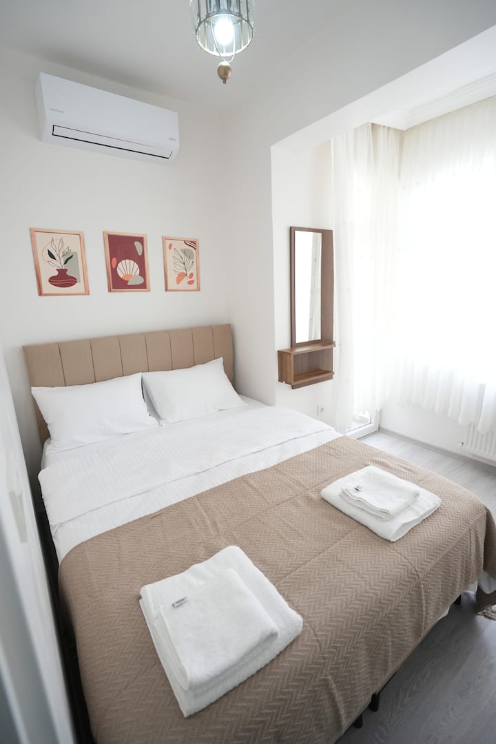 Walk 1 Min To Tram,central 2 Br,6 Guest, Balkony - Fatih